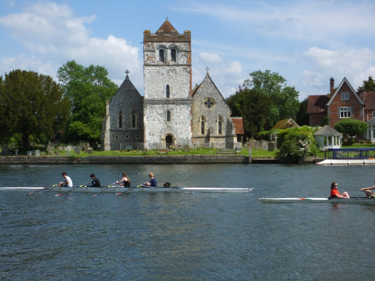 Temple Bridge closed until 2028 at least – The Thames Path by Leigh Hatts